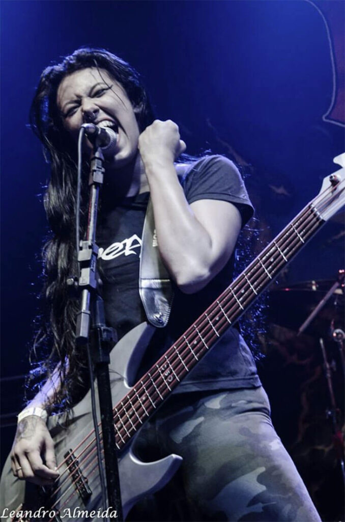 Entrevista: FERNANDA LIRA fala sobre a sua nova banda CRYPTA - Revista ...